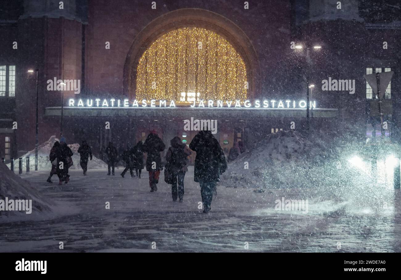 People in the city centre walking in snow blizzard Stock Photo - Alamy