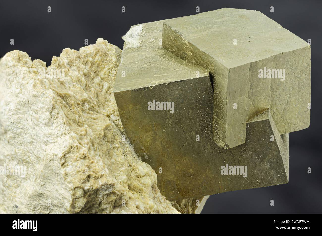 Crystal matrix hi-res stock photography and images - Alamy