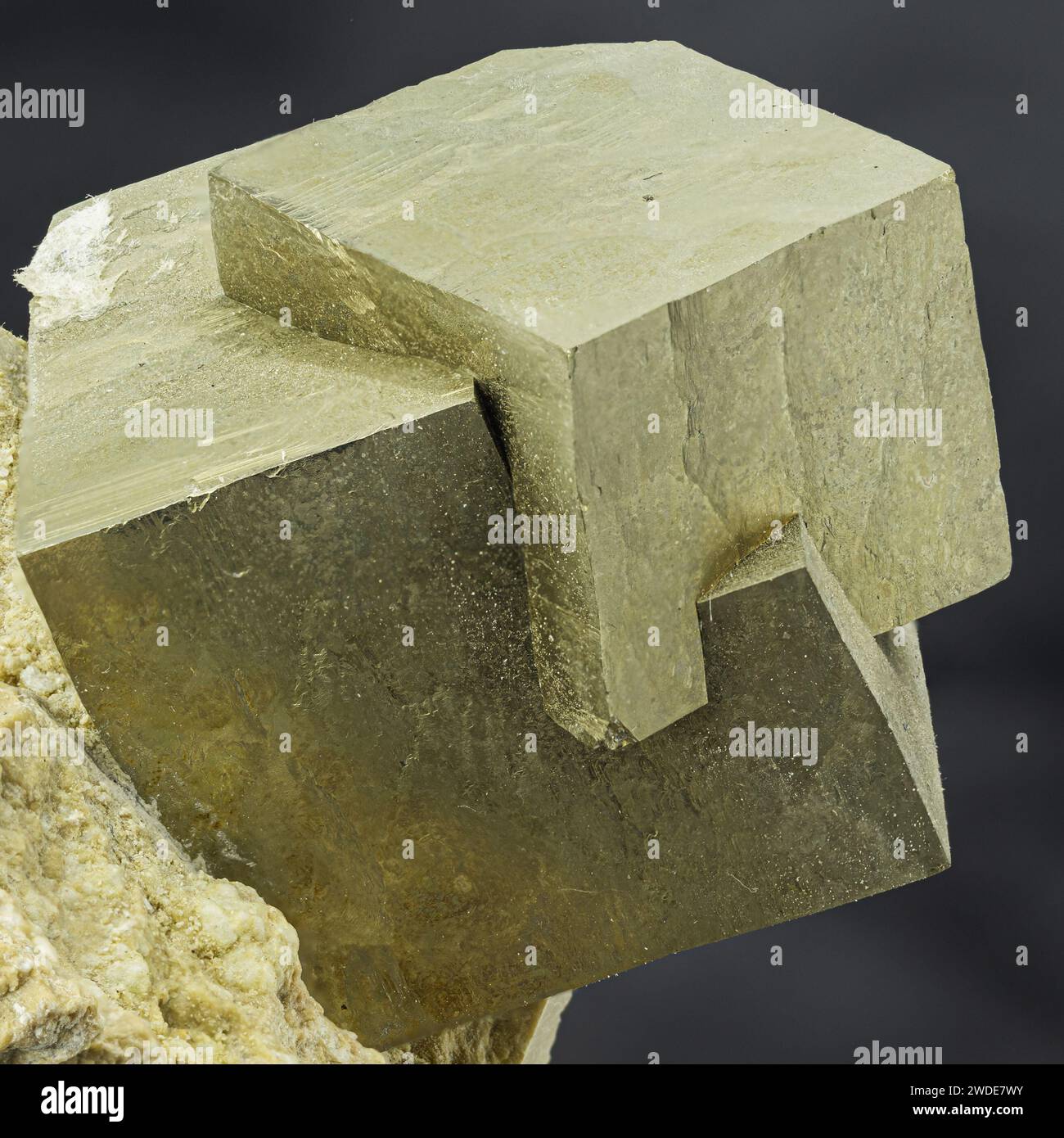 Crystal matrix hi-res stock photography and images - Alamy