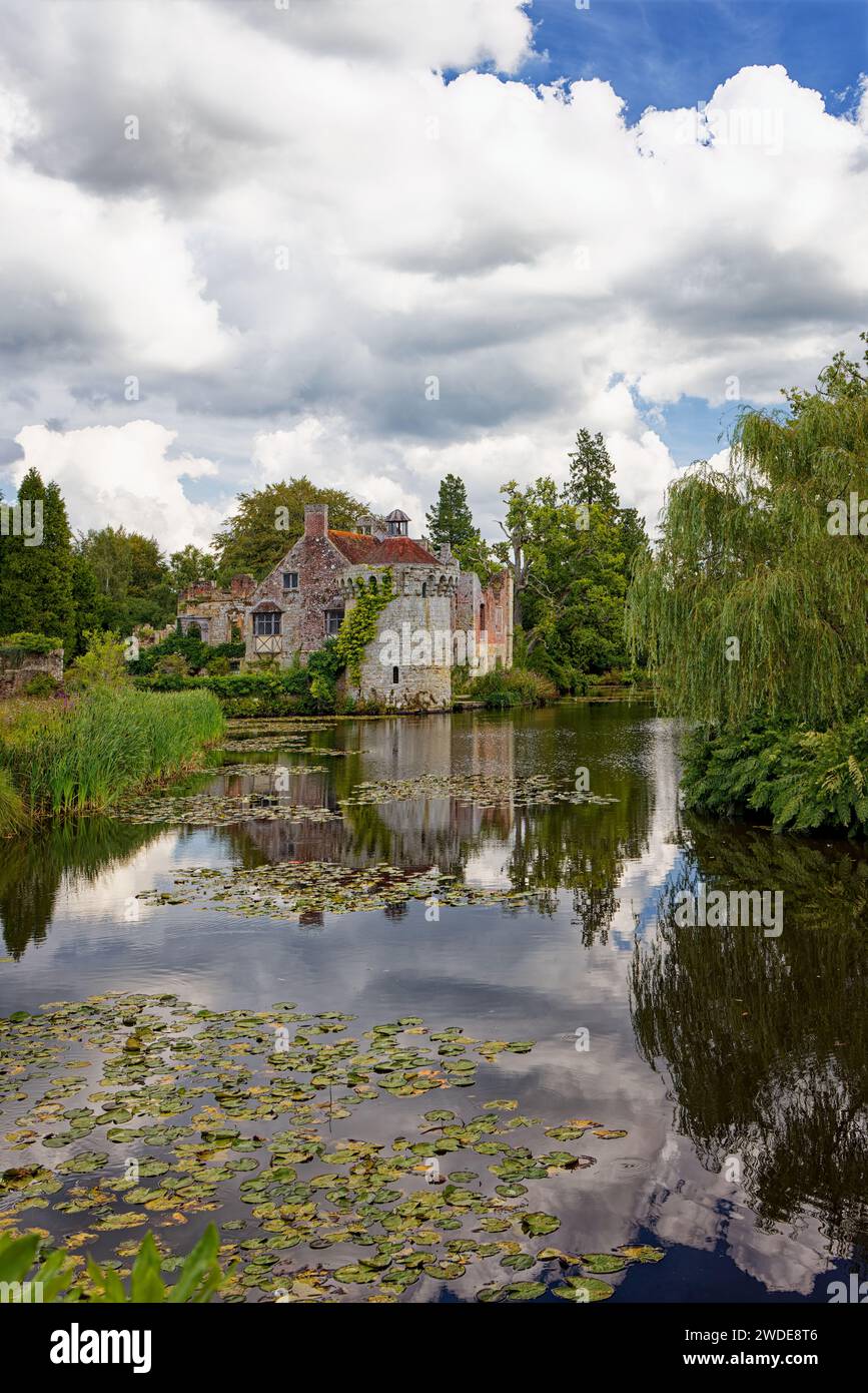 Beautiful castle image hi-res stock photography and images - Alamy