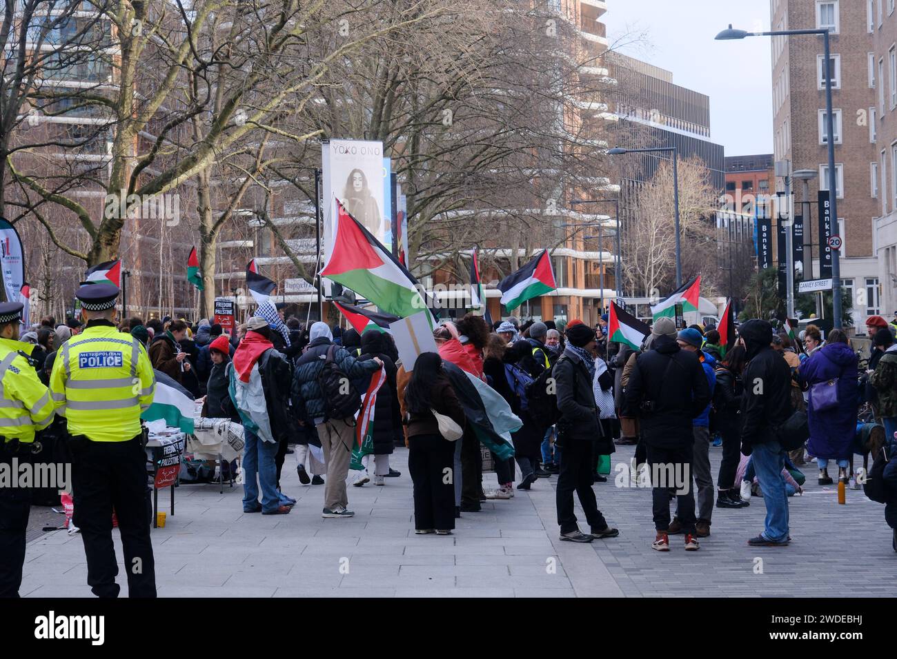 Bankside, London, UK. 20th Jan 2024. Protesters for Gaza outside the ...