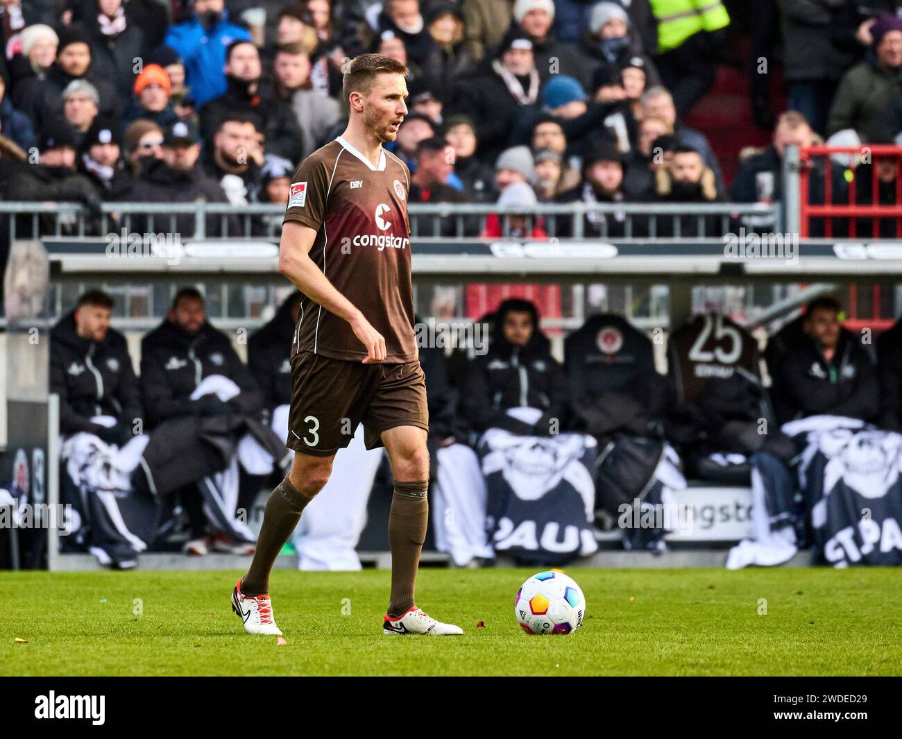 Hamburg, Deutschland. 20th Jan, 2024. Karol Mets (FC St. Pauli #03) GER ...