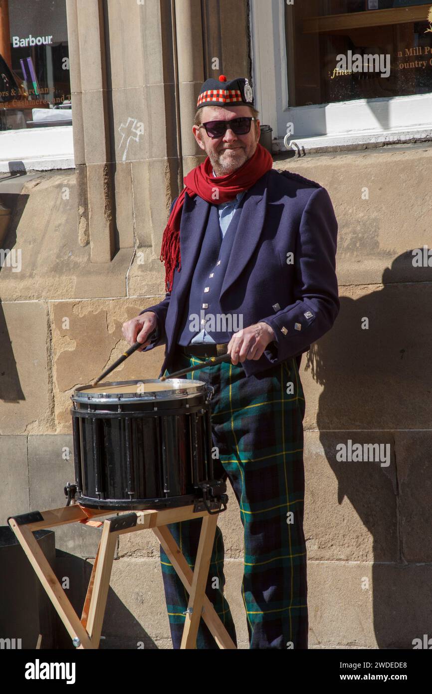 Edinburgh, Scotland, UK. 19th April, 2023. UK. Buskers playing the ...