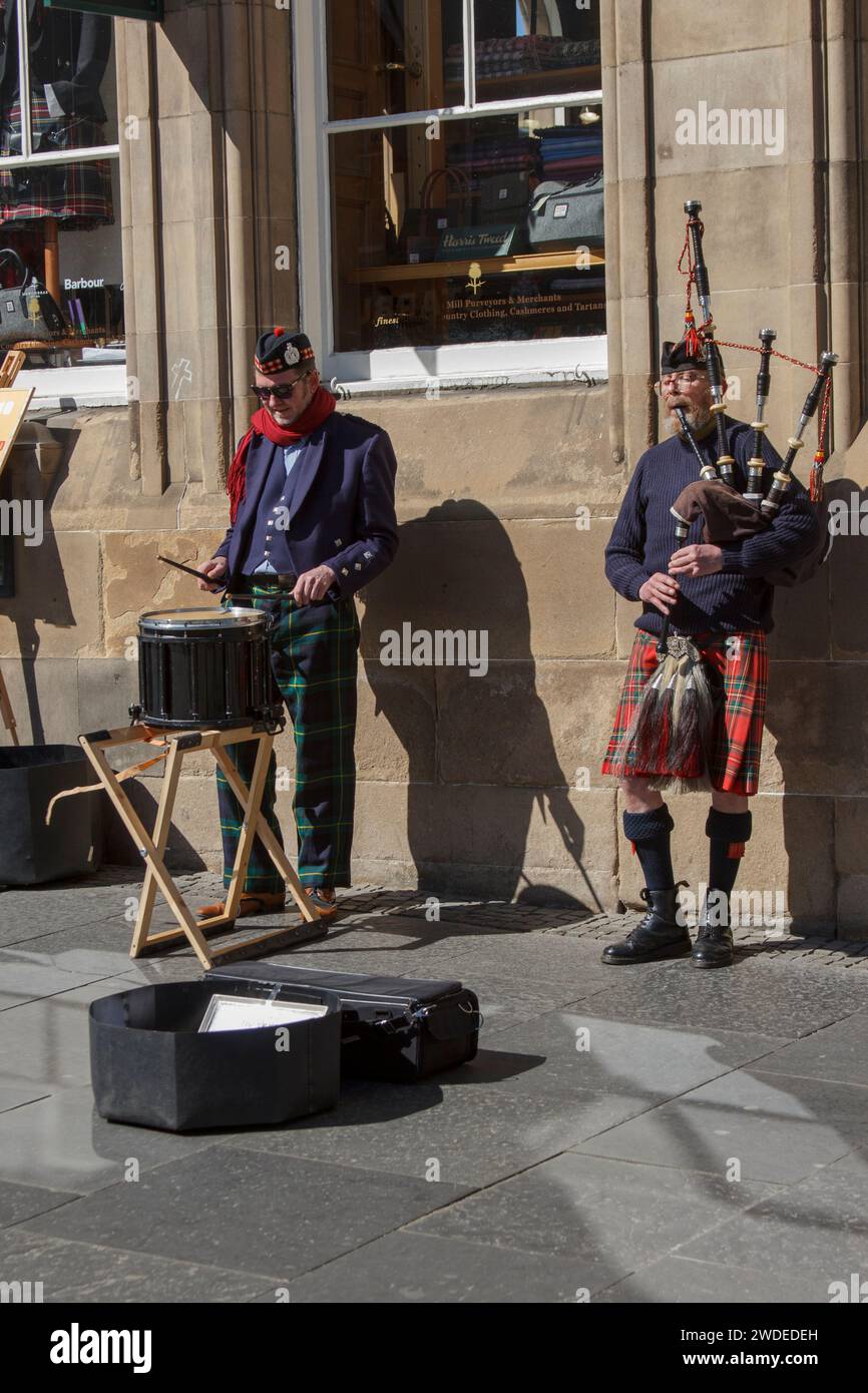 Edinburgh, Scotland, UK. 19th April, 2023. UK. Buskers playing the ...