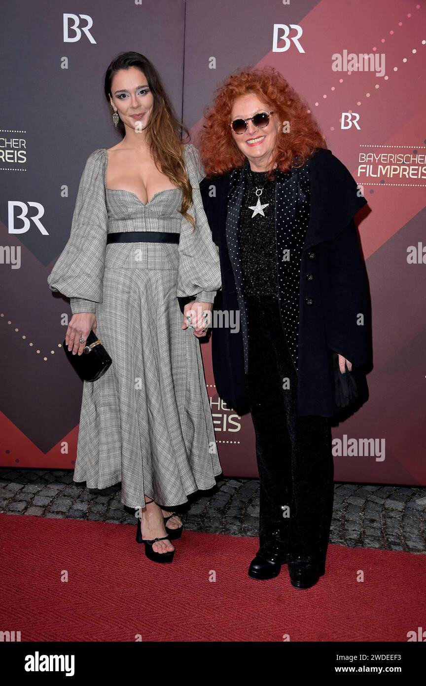 Bella Dayne und Milli Segieth bei der Verleihung des 45. Bayerischen ...