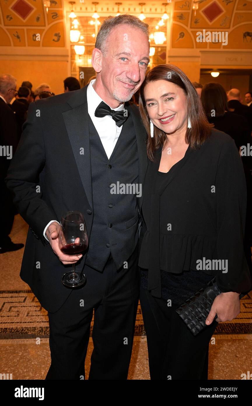 Heio von Stetten mit Ehefrau Elisabeth Romano bei der Verleihung des 45 ...