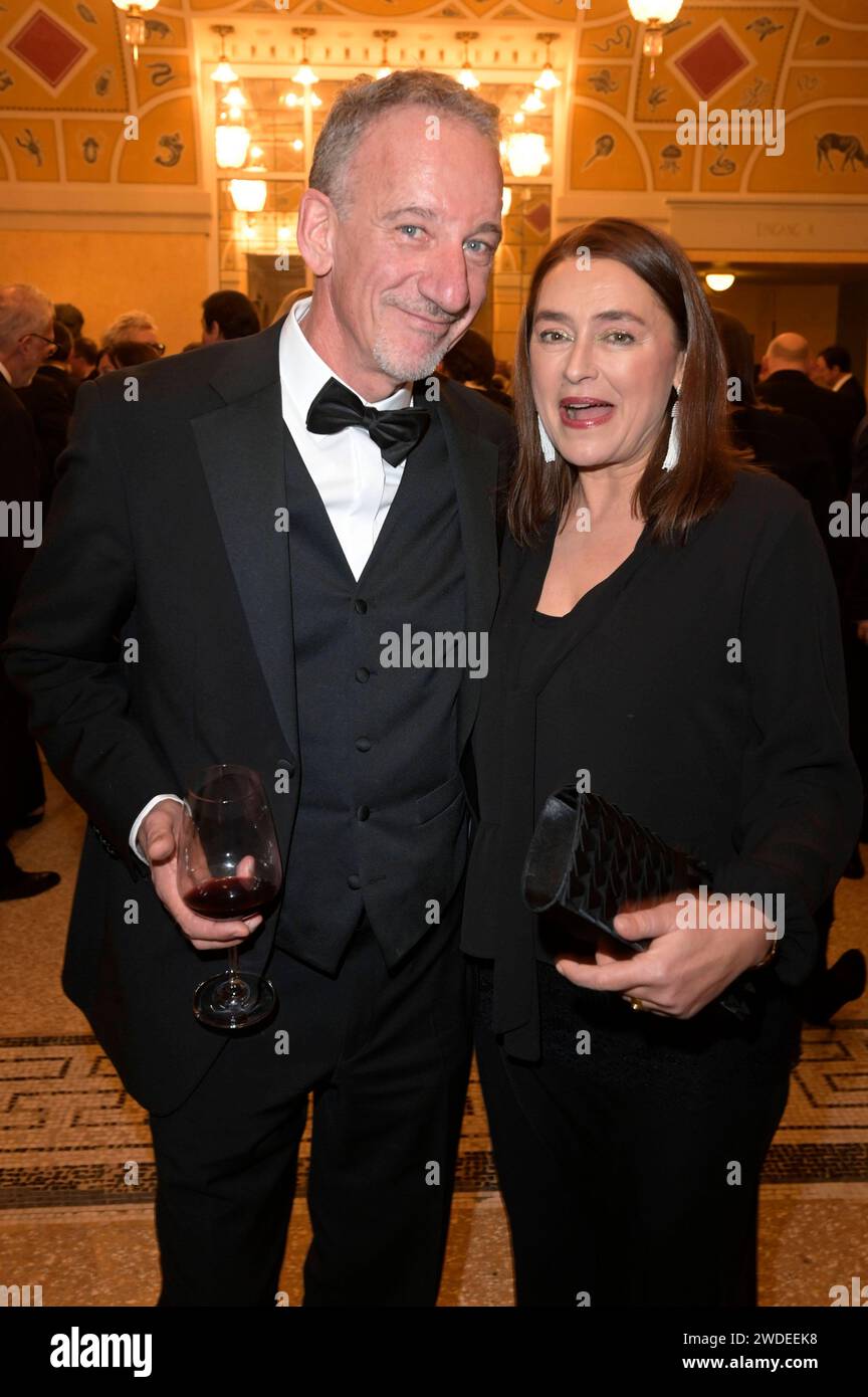 Heio von Stetten mit Ehefrau Elisabeth Romano bei der Verleihung des 45 ...