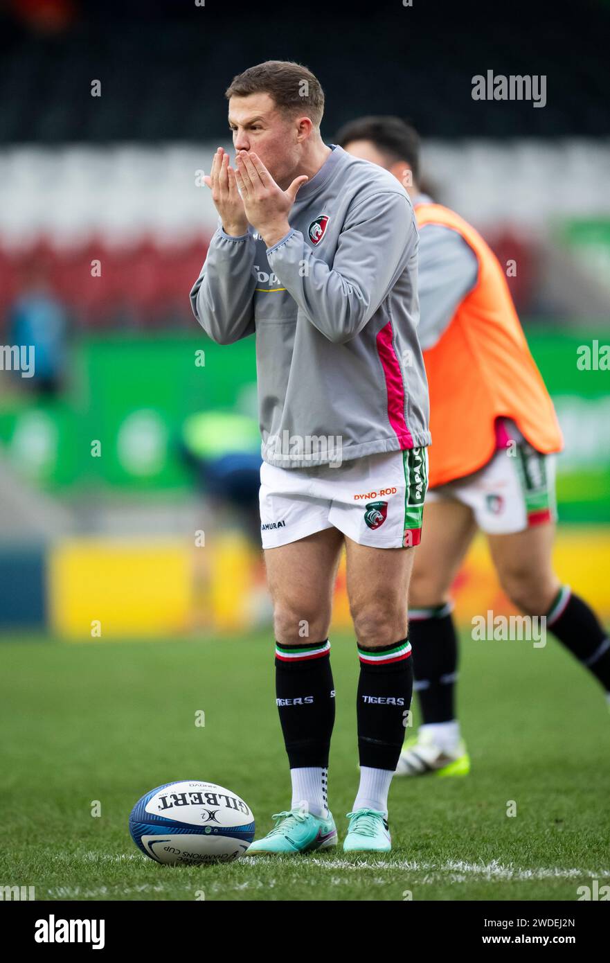 Leicester Tigers Tom Whiteley feeling the cold before the start of the ...