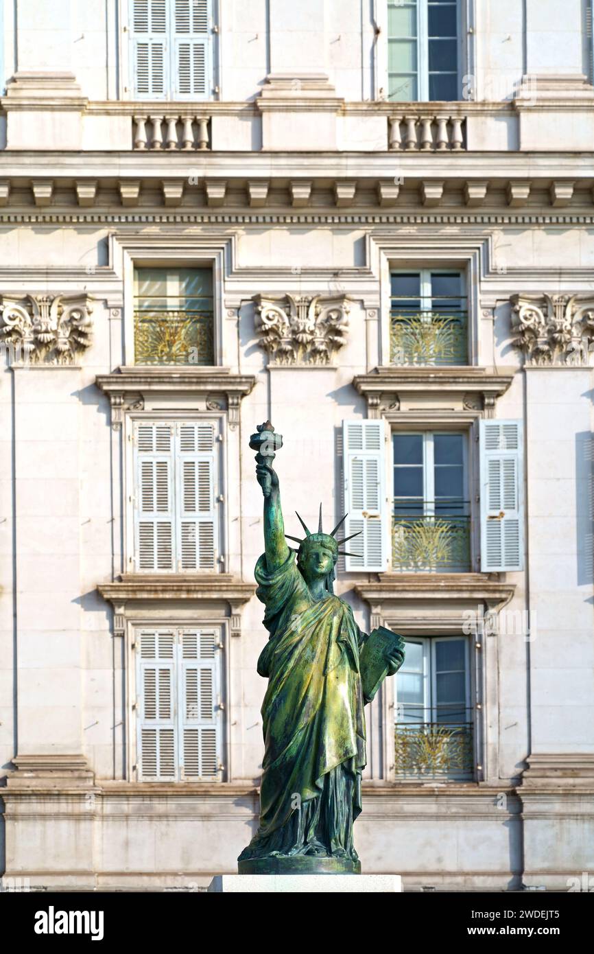 Small replica of the Statue of Liberty on Promenade des Anglais in Nice ...