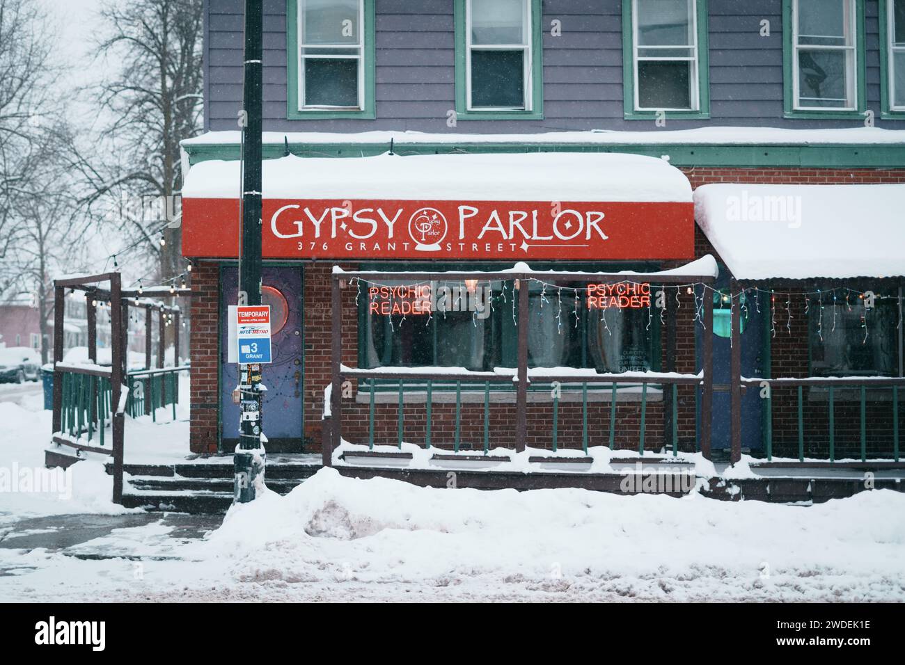 Old bar new york city hi-res stock photography and images - Alamy