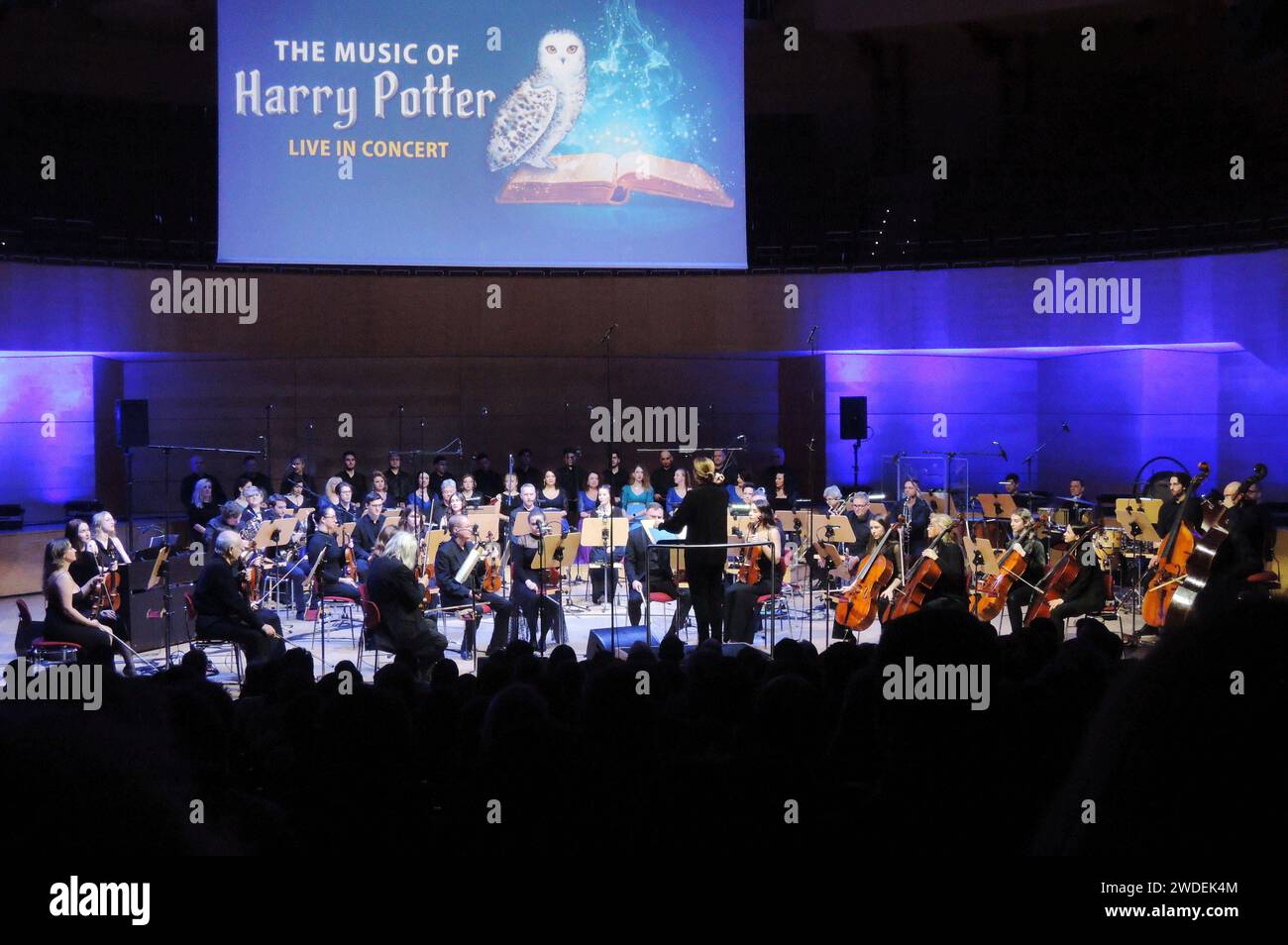 Female choir conductor hi-res stock photography and images - Alamy