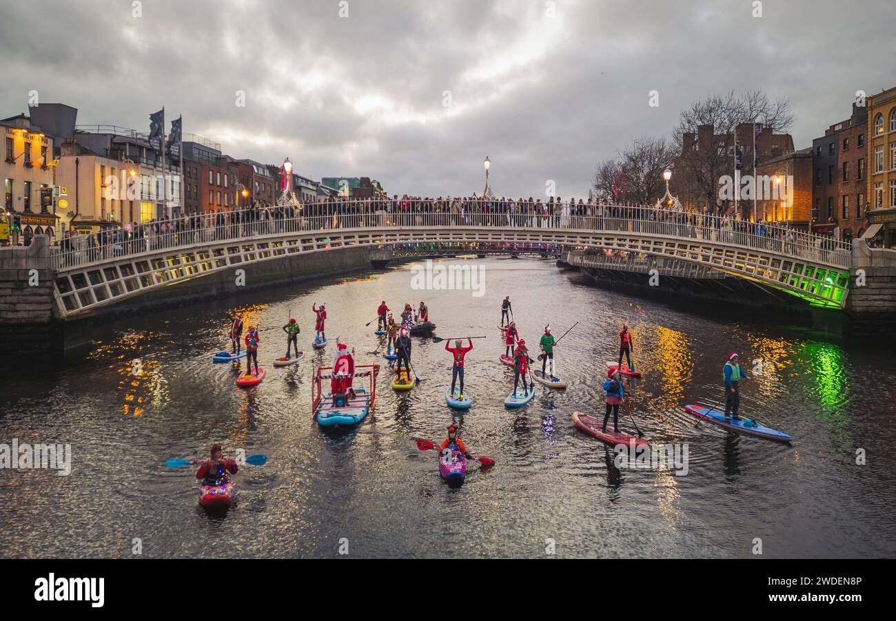 Discoversup Annual Liffey Santa SUP 2023 going by the Ha'penny Bridge ...