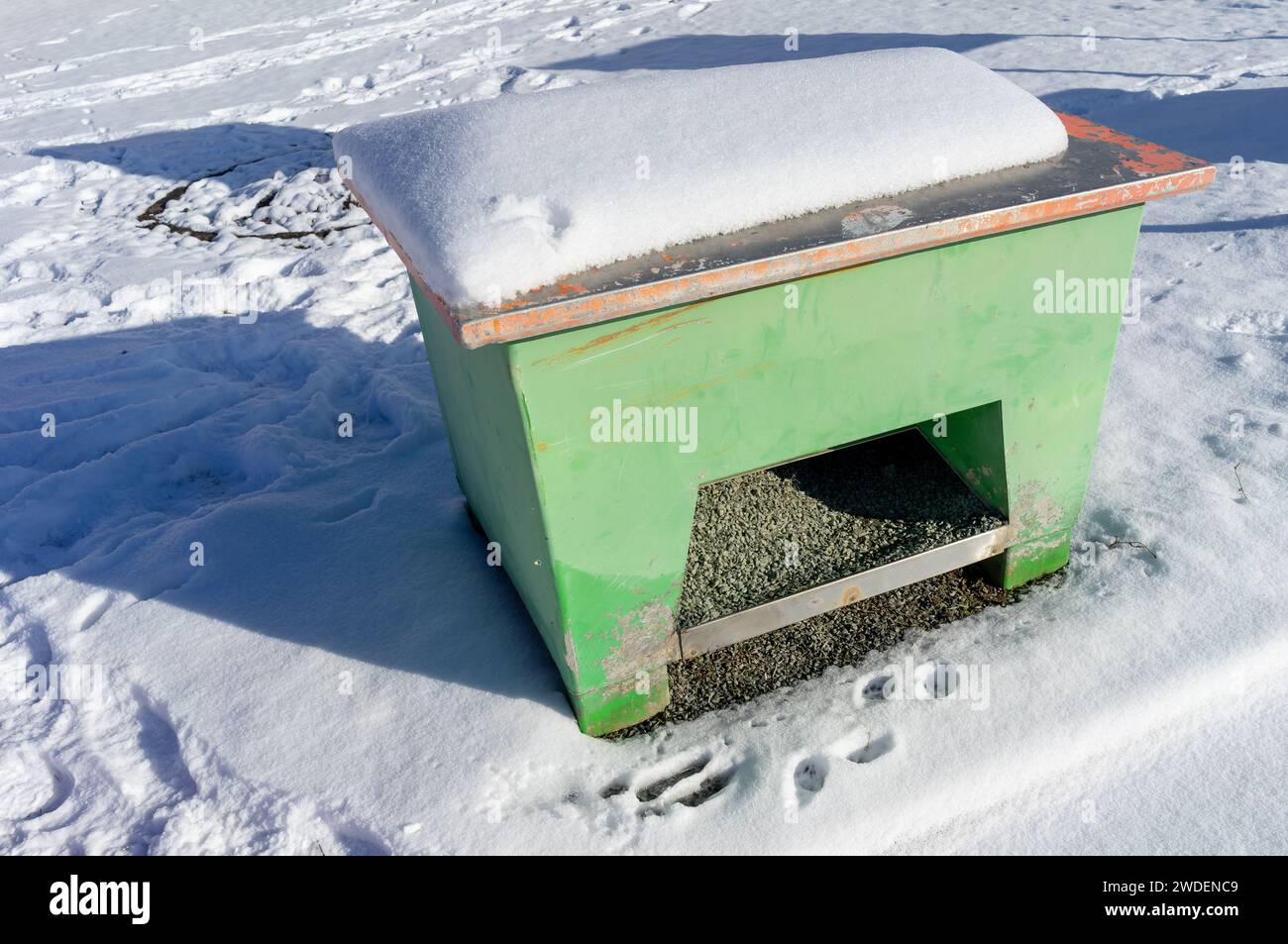 Grit pathway hi-res stock photography and images - Alamy