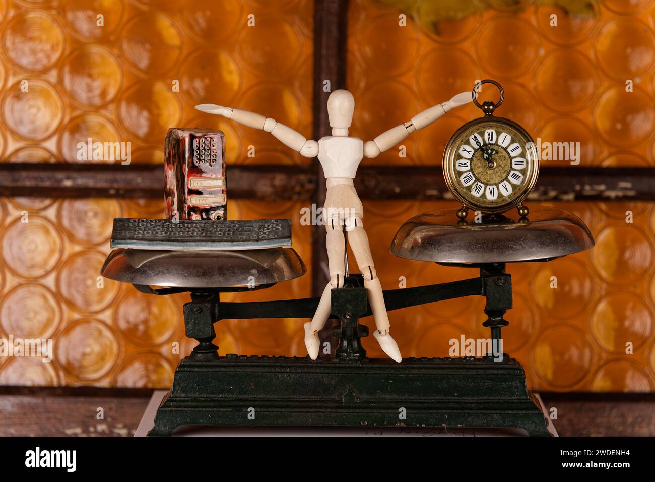 A beam scale compares the weight of money with the weight of time ...