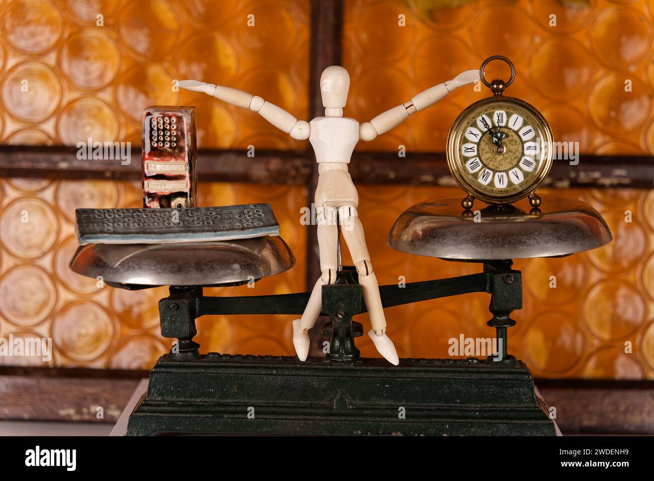 A beam scale compares the weight of money with the weight of time ...