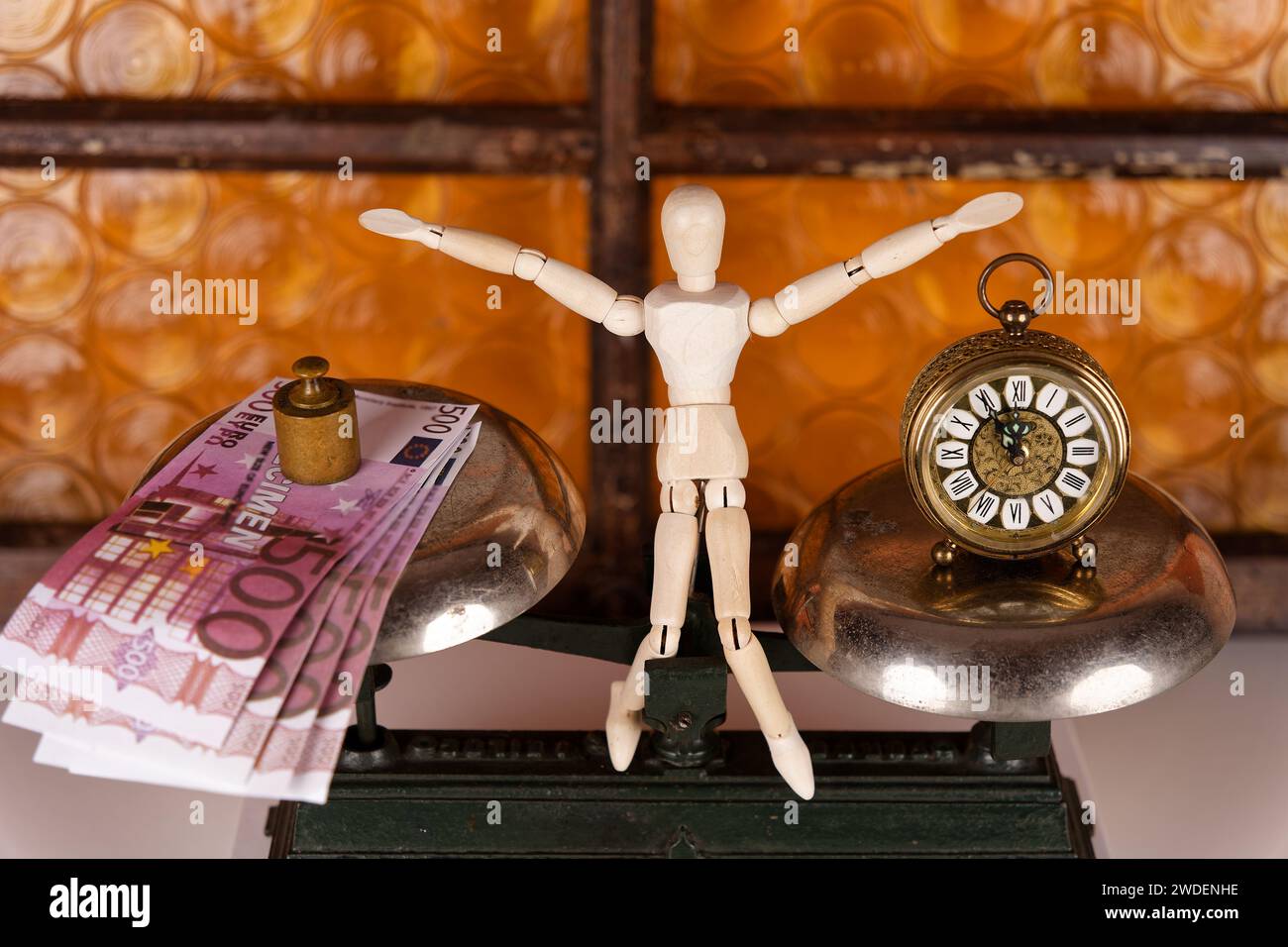 A beam scale compares the weight of money with the weight of time ...
