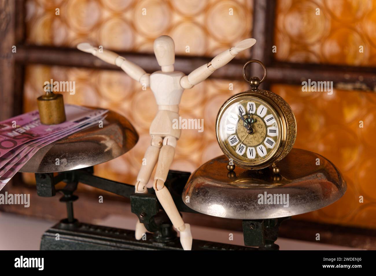 A beam scale compares the weight of money with the weight of time ...