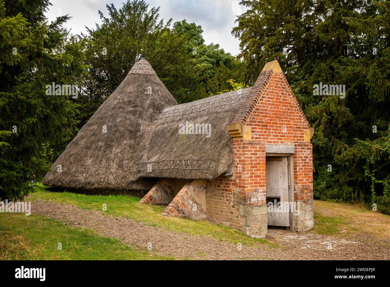 UK, England, Warwickshire, Compton Verney, Ice House Stock Photo - Alamy