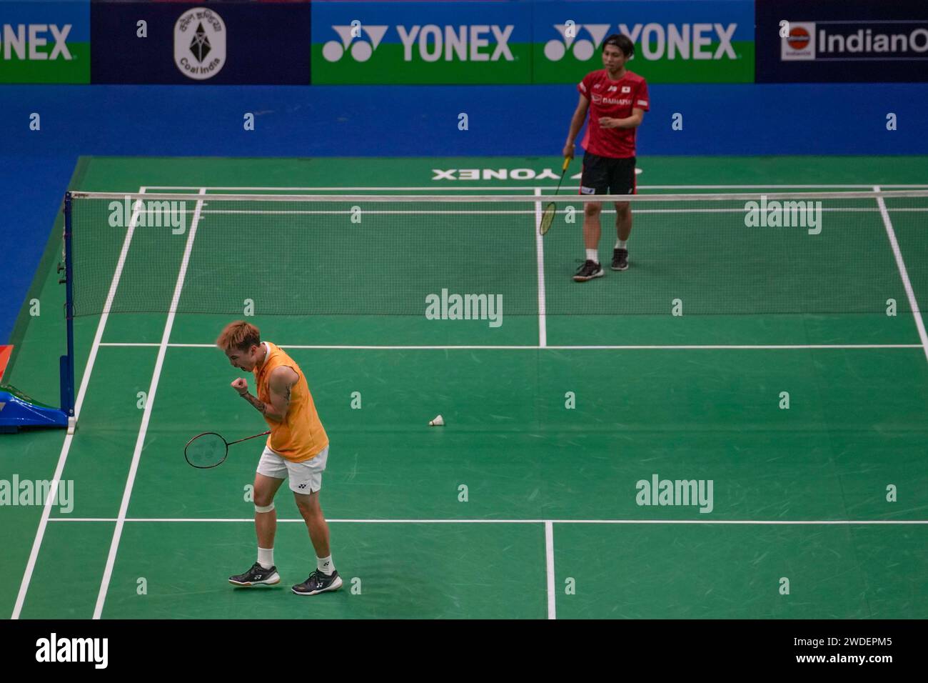 Singapore's Lee Cheuk Yiu, foreground in yellow, celebrates after ...
