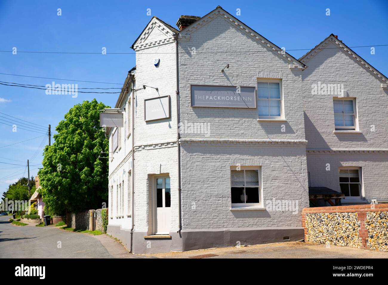 The Packhorse Inn stands alongside the 15th Century Packhorse Bridge in ...
