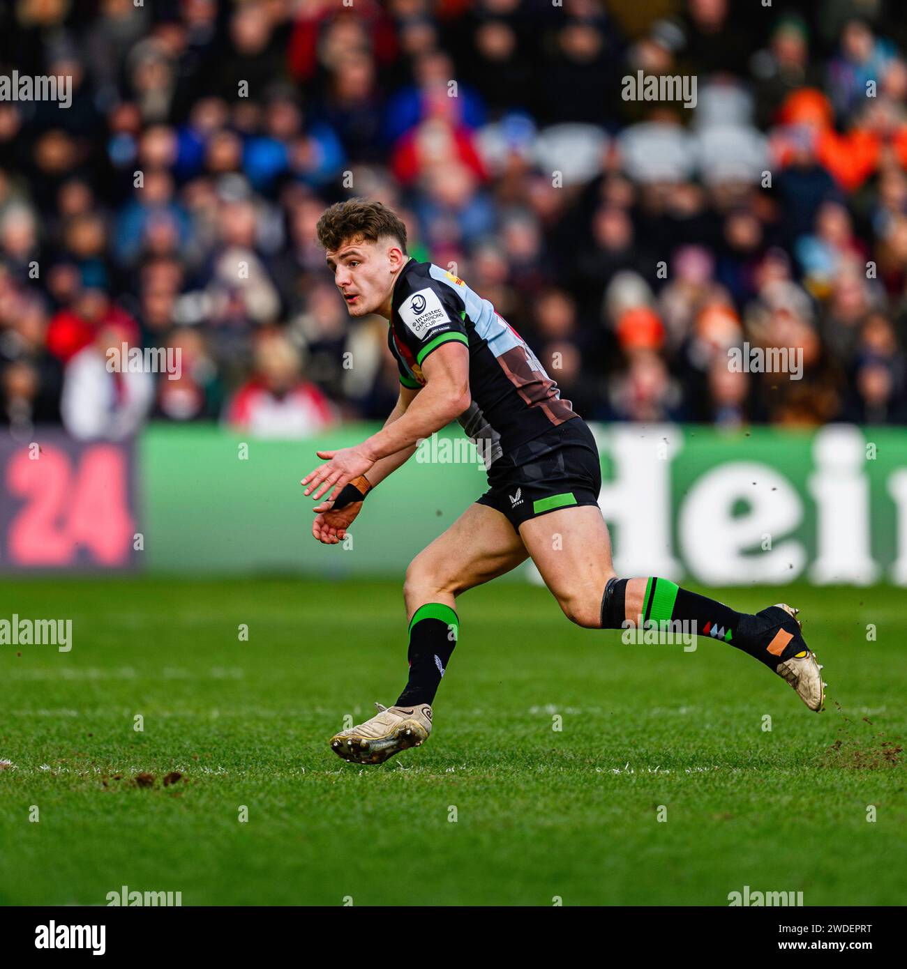 LONDON, UNITED KINGDOM. 20th, Jan 2024. Oscar Beard of Harlequins in ...