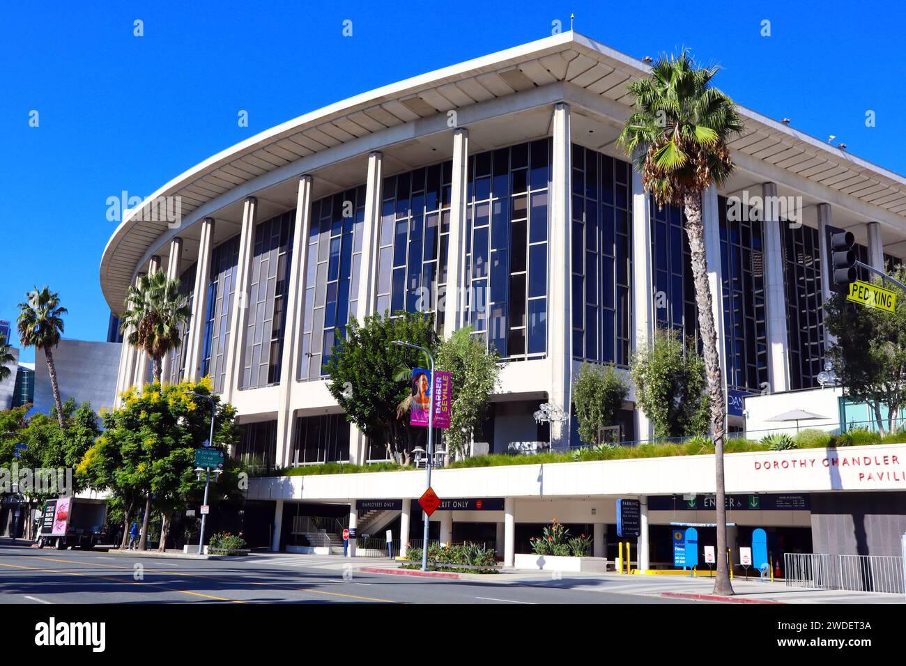 Los Angeles, California: The Music Center - Dorothy Chandler Pavilion ...