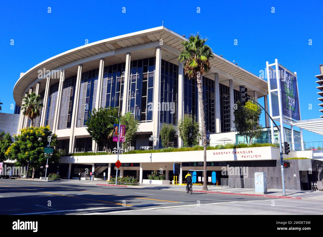 Los Angeles, California: The Music Center - Dorothy Chandler Pavilion ...