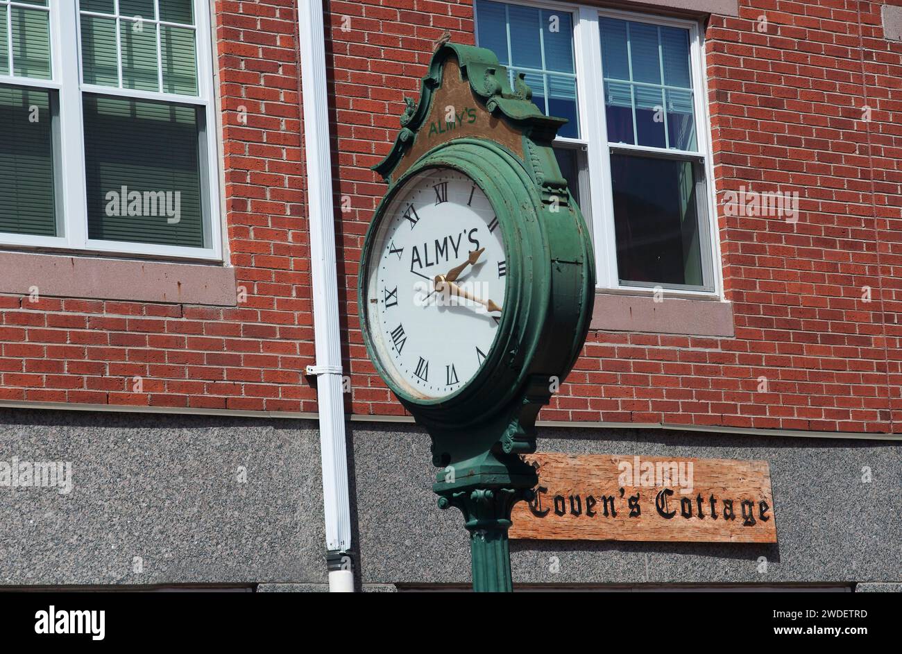 Almys clock hi-res stock photography and images - Alamy