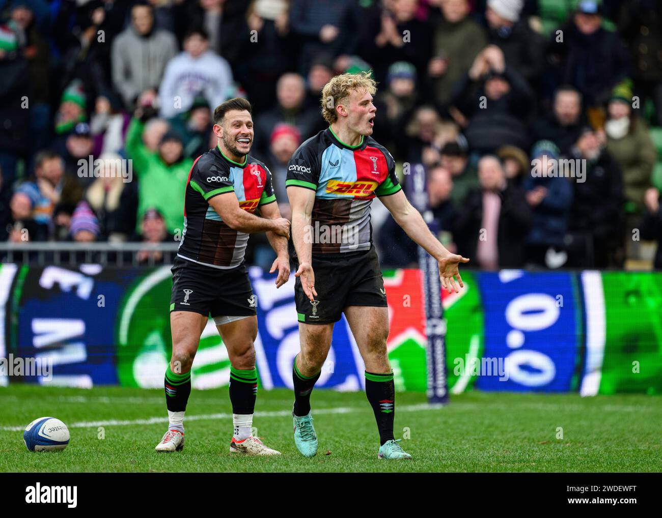 LONDON, UNITED KINGDOM. 20th, Jan 2024. Louis Lynagh of Harlequins ...