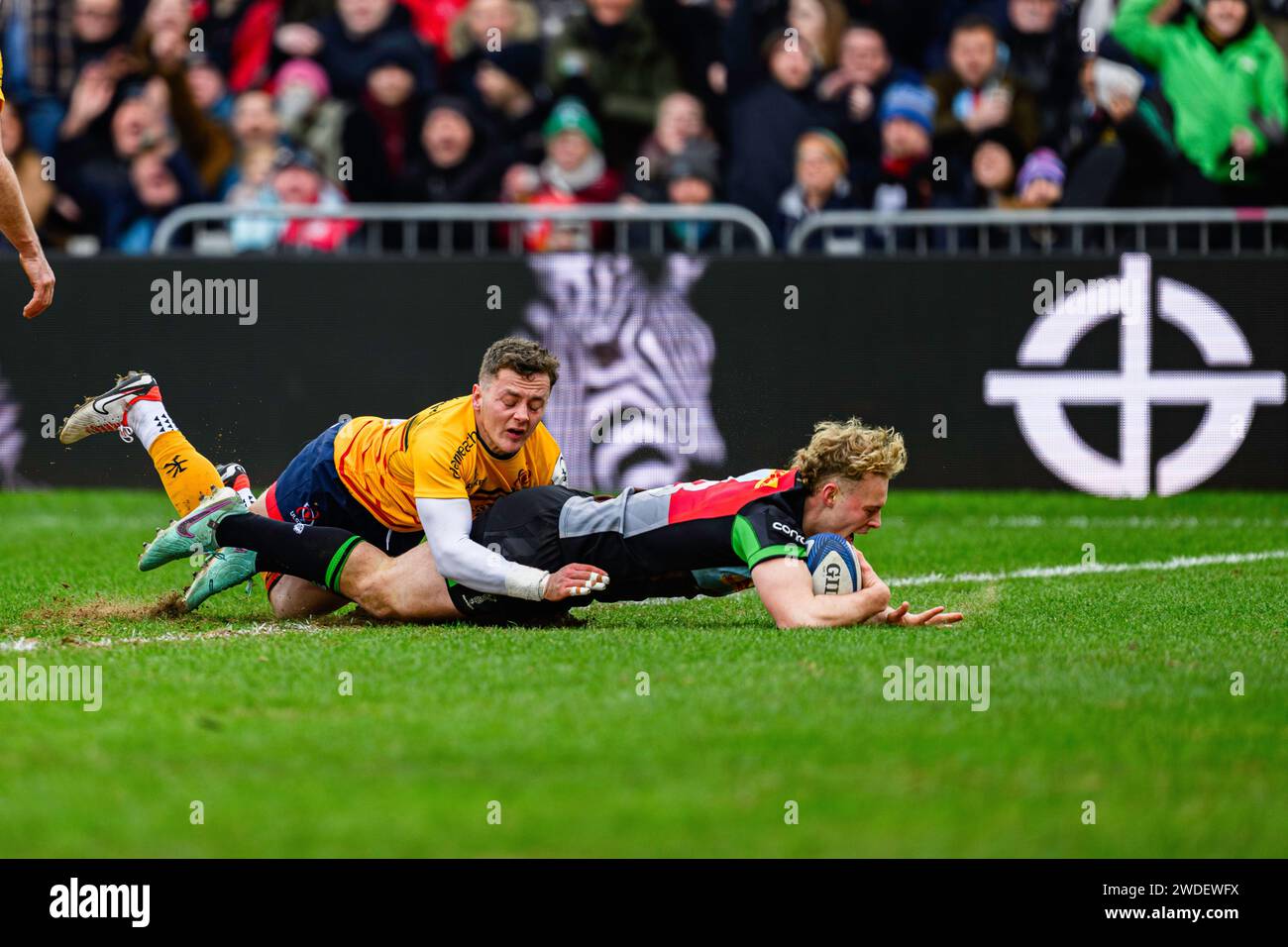 LONDON, UNITED KINGDOM. 20th, Jan 2024. Louis Lynagh of Harlequins ...