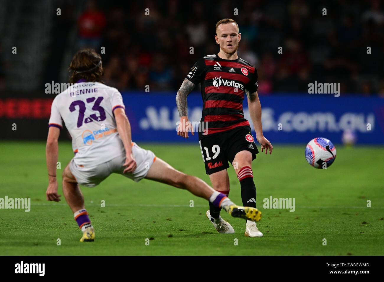Parramatta, Australia. 20th Jan, 2024. Daniel Bennie (L) of Perth Glory ...