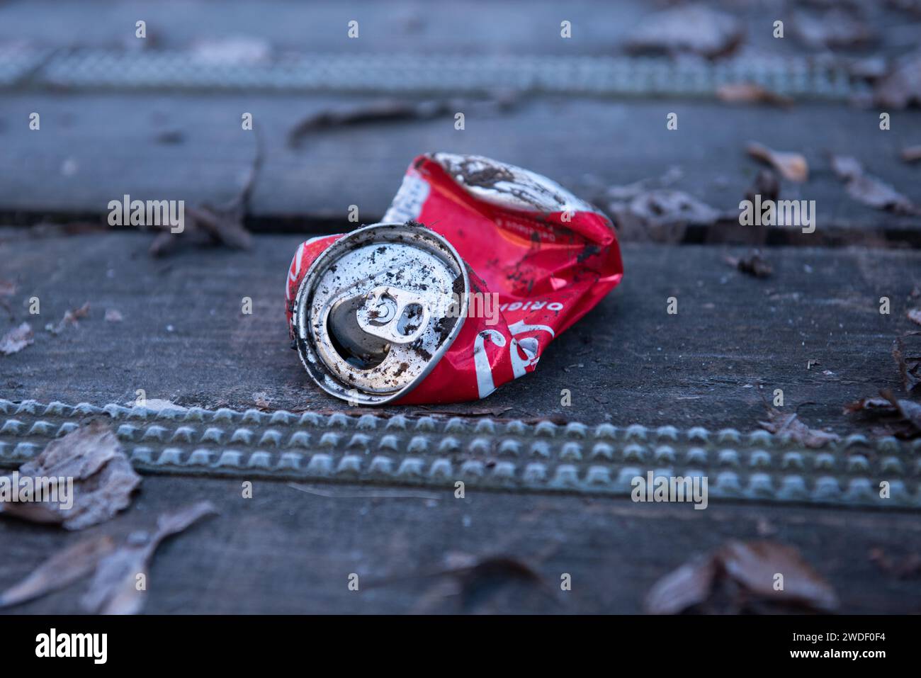 Litter on Countryside Pathway, crumpled cans on ground Stock Photo - Alamy