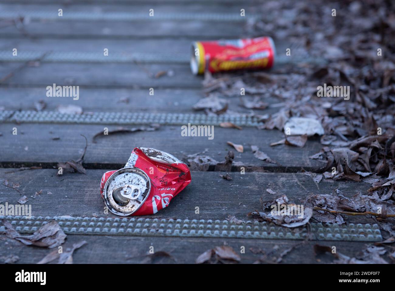 Litter on Countryside Pathway, crumpled cans on ground Stock Photo - Alamy
