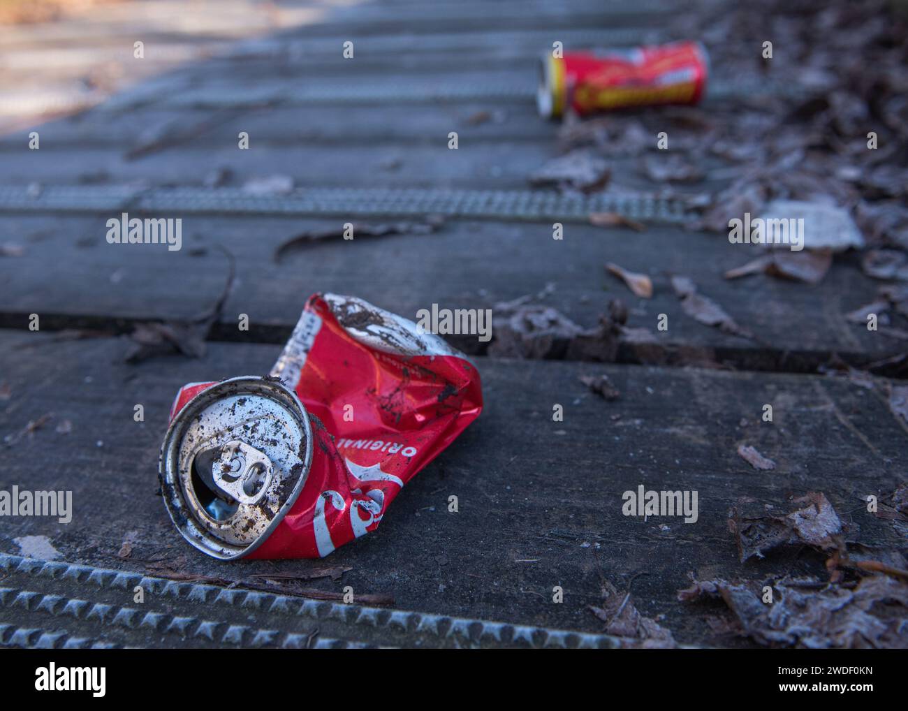 Litter on Countryside Pathway, crumpled cans on ground Stock Photo - Alamy