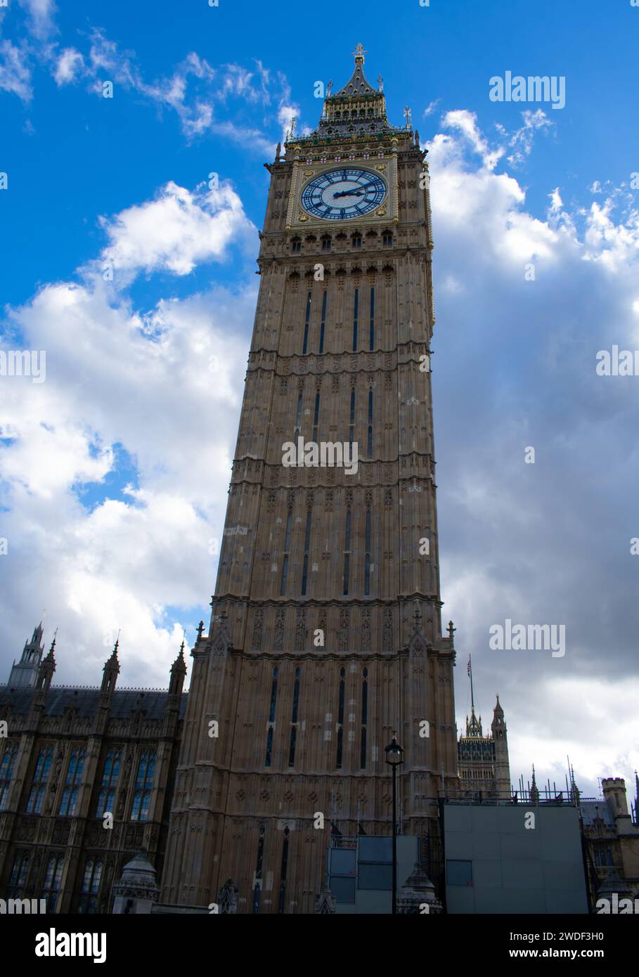 Gold clock face of big ben hi-res stock photography and images - Alamy
