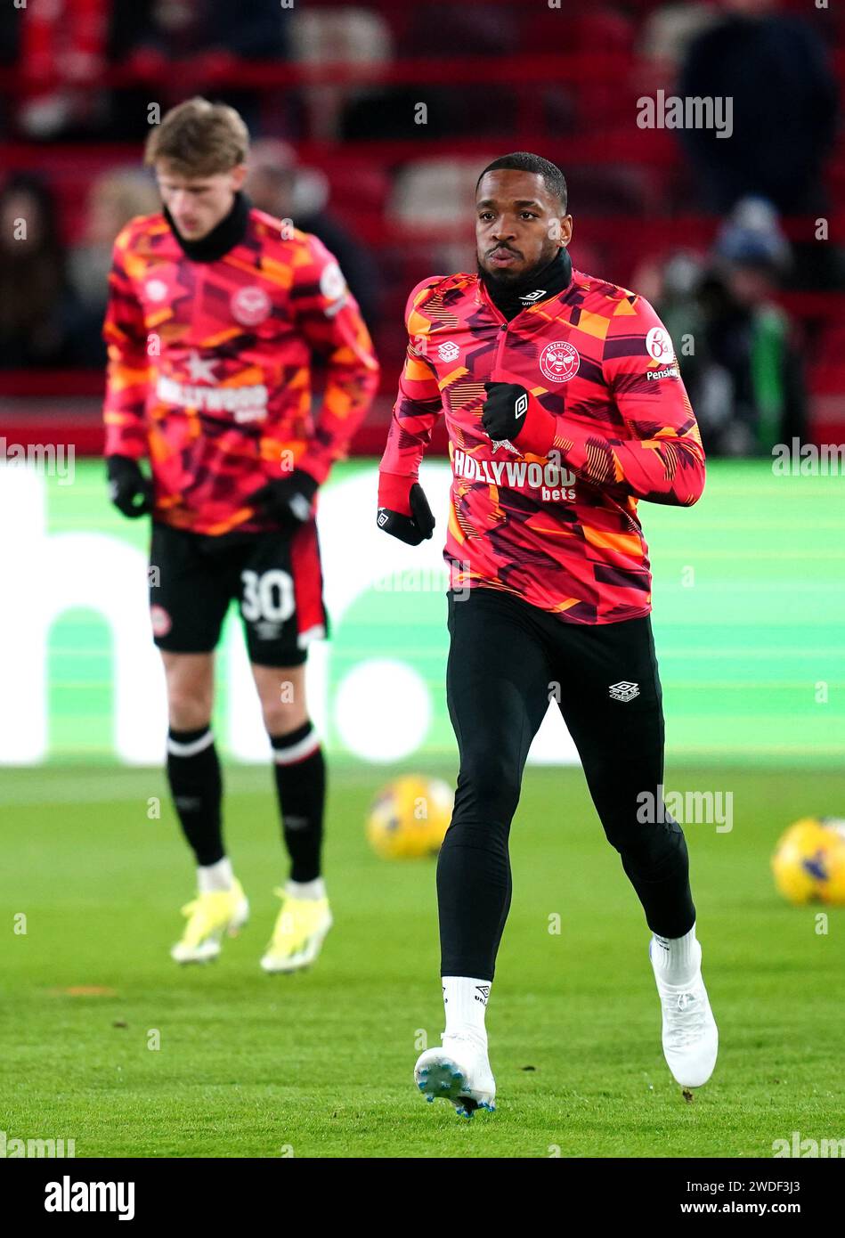 Brentford's Ivan Toney (right) warming up prior to kick-off with team ...