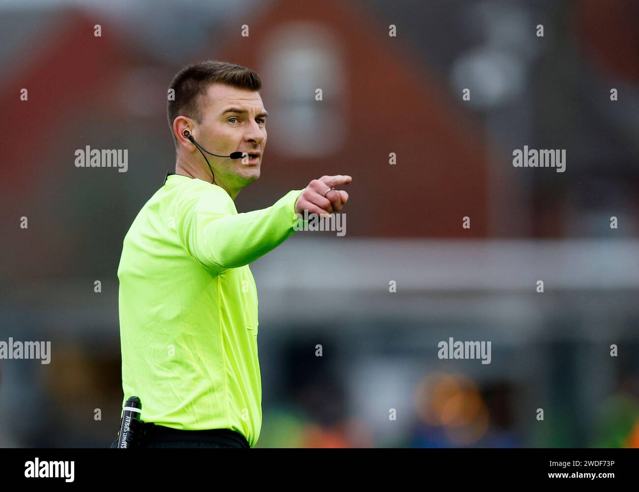 Football referee ollie yates hi-res stock photography and images - Alamy