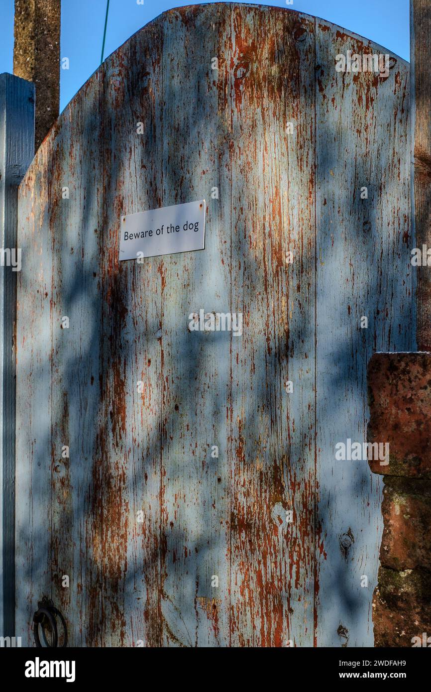 Close gate dog sign hi-res stock photography and images - Alamy