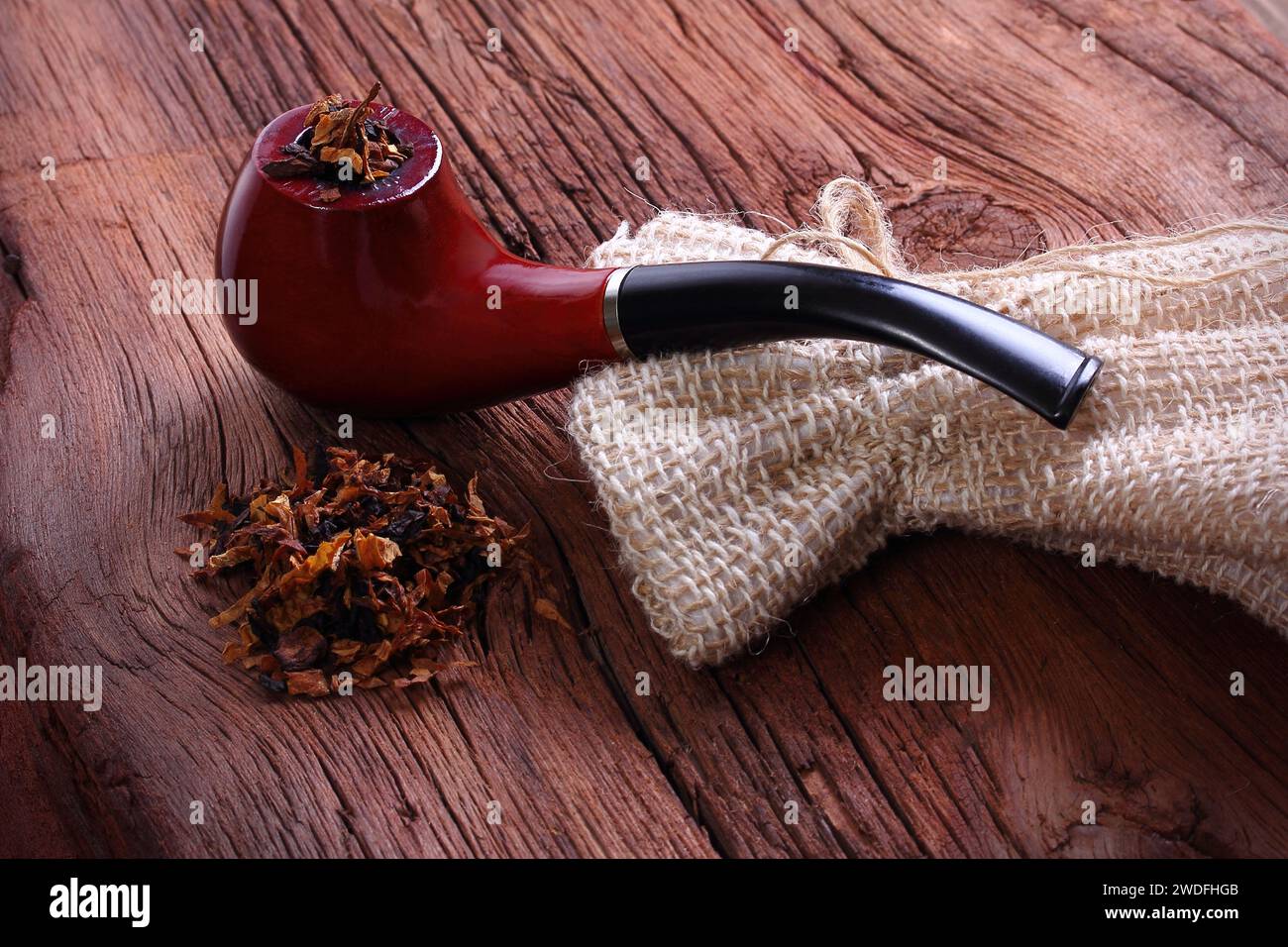 Table tobacco hi-res stock photography and images - Alamy