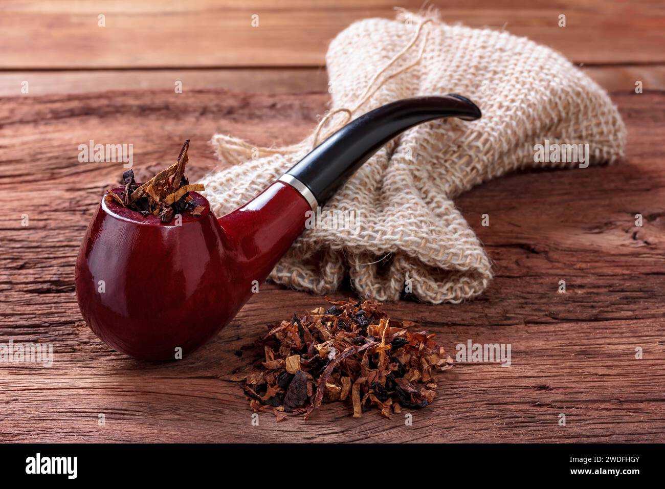 Table tobacco hi-res stock photography and images - Alamy
