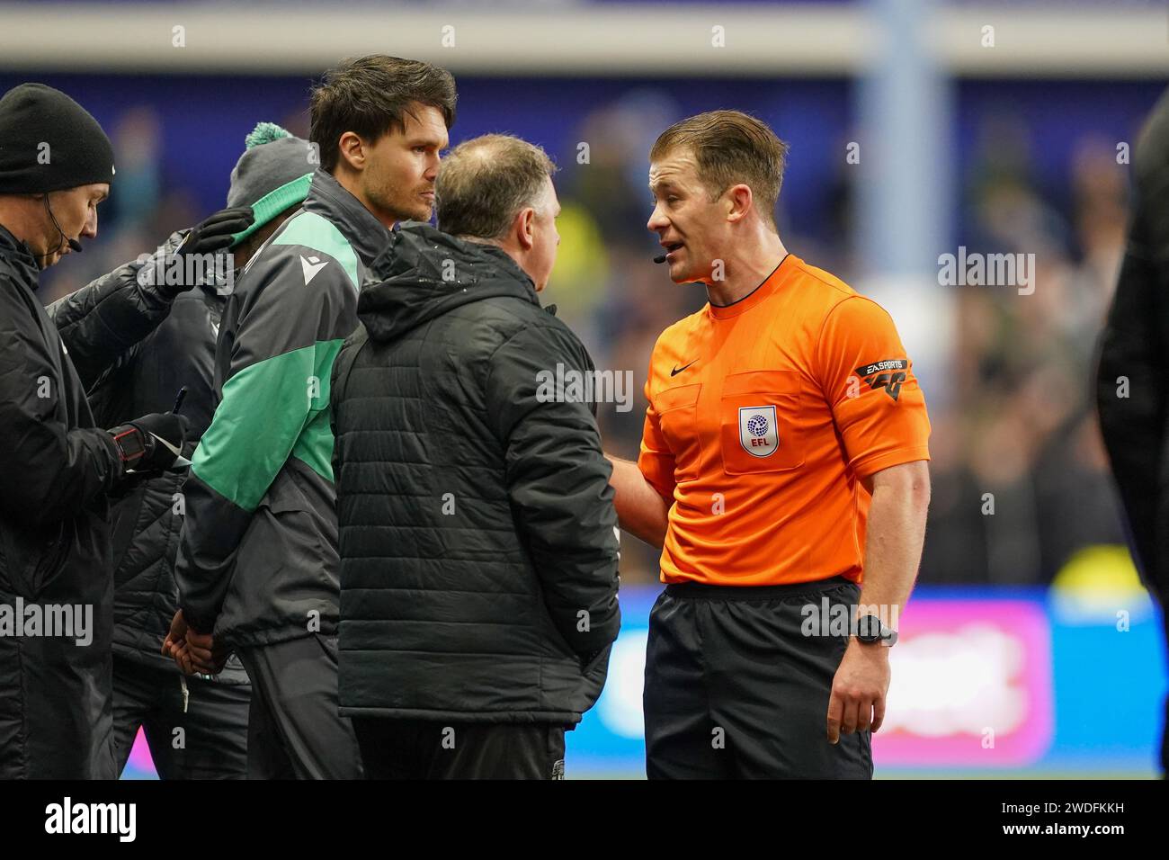 Sheffield, UK. 20th Jan, 2024. Referee Anthony Backhouse speaks with ...