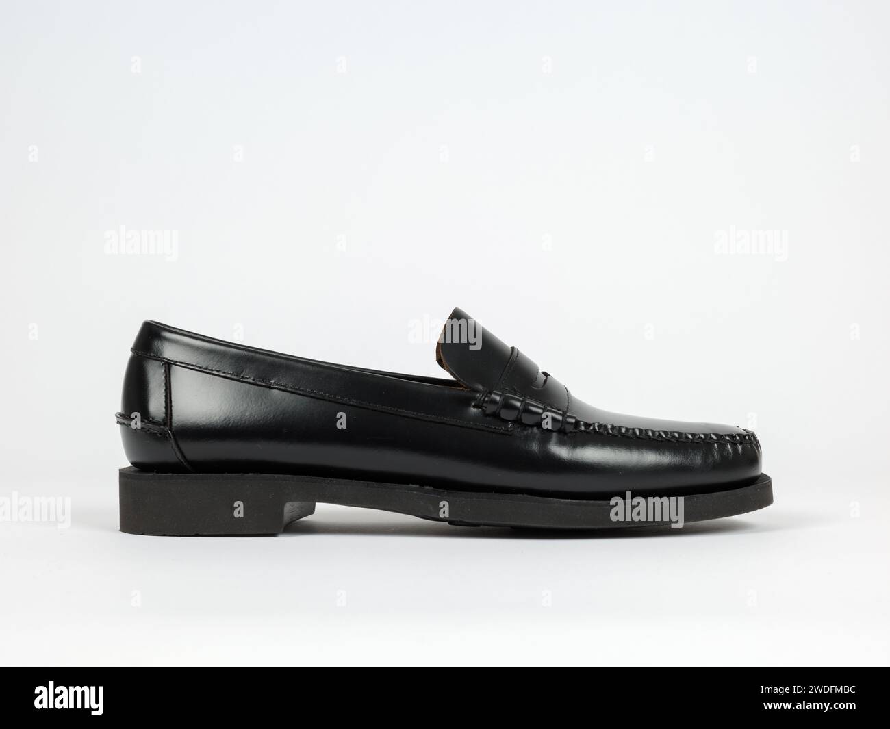 Mens shoes product photography on a white backdrop. Pack shot side view ...