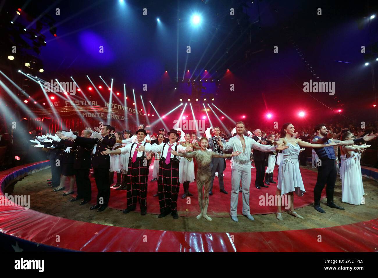 Cirque chapiteau hi-res stock photography and images - Alamy