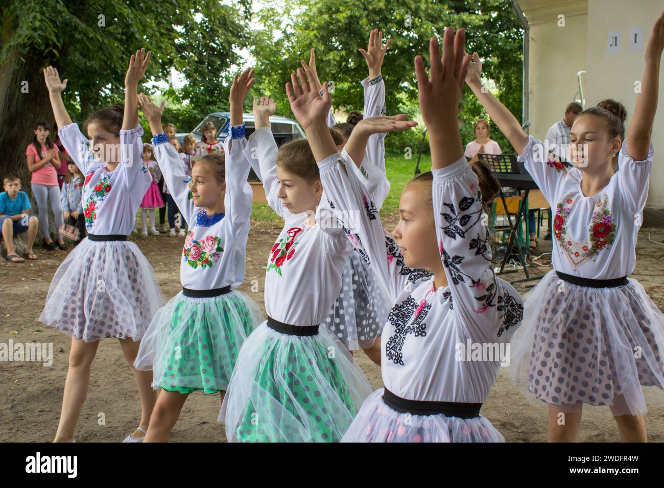 Ukraine Mervichi,young girls in embroidery dance folk dance, girls ...