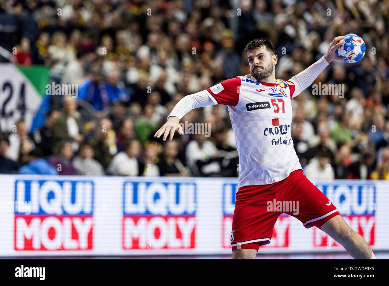 Filip Glavas (Kroatien, #57) im Wurf MEN?S EHF EURO 2024: Ungarn ...