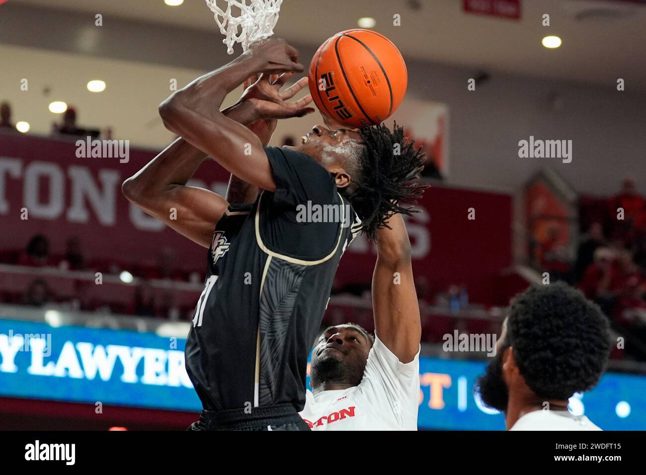 Central Florida's Thierno Sylla (31) has his shot blocked by Houston's ...