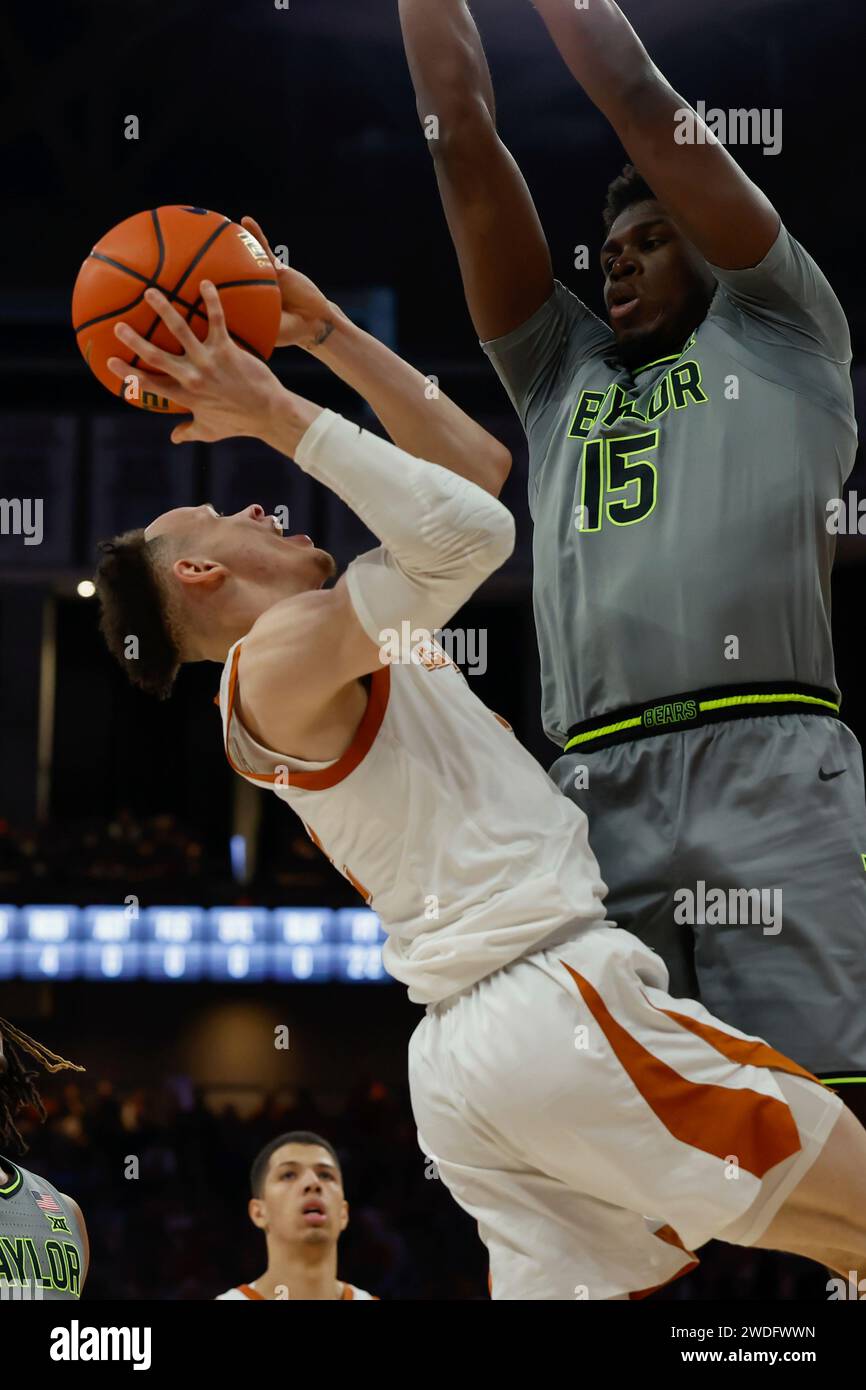 AUSTIN, TX - JANUARY 20: Texas Longhorns guard Chendall Weaver (2 ...