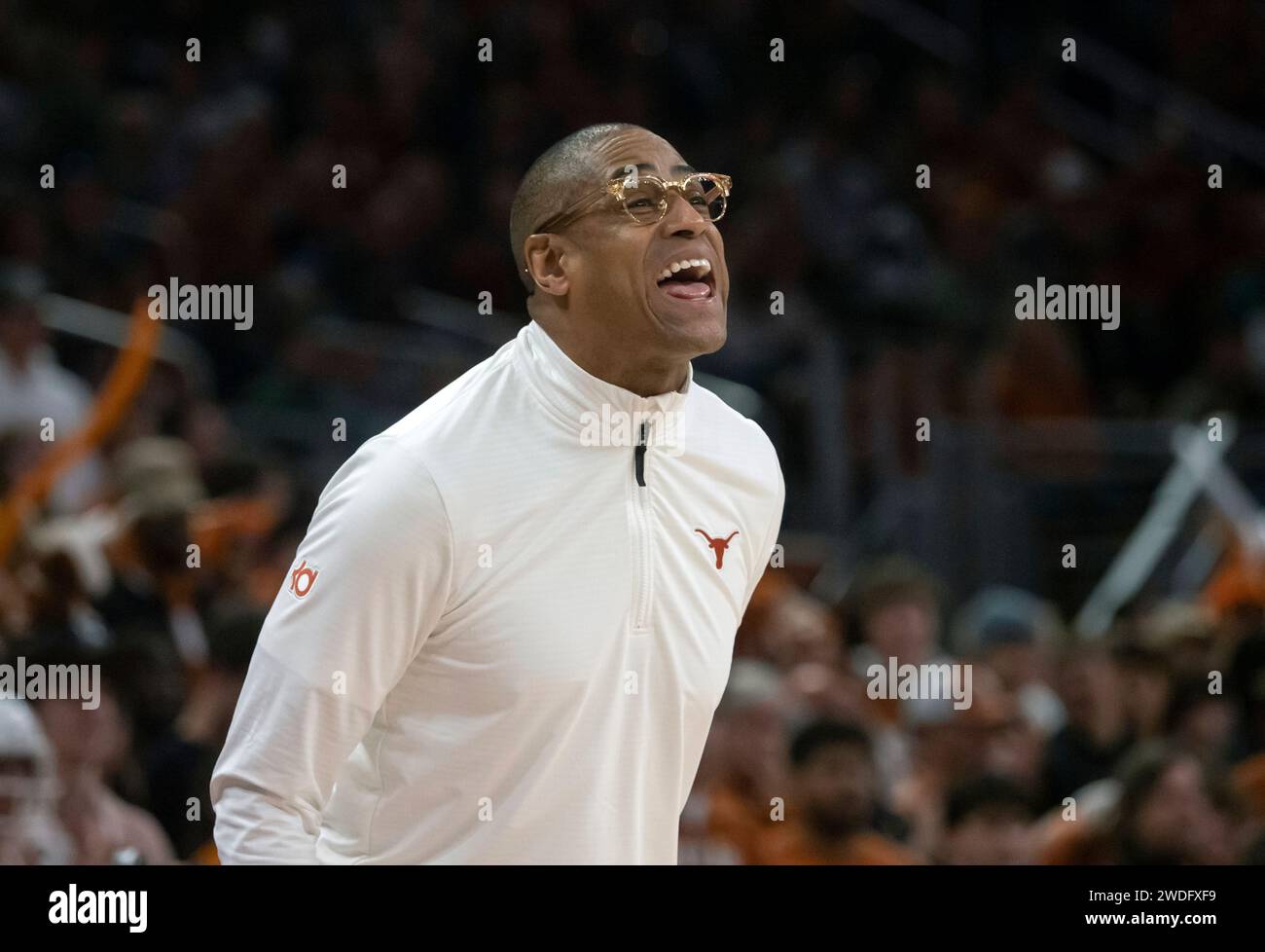 Texas head coach Rodney Terry calls out to his team during the second ...
