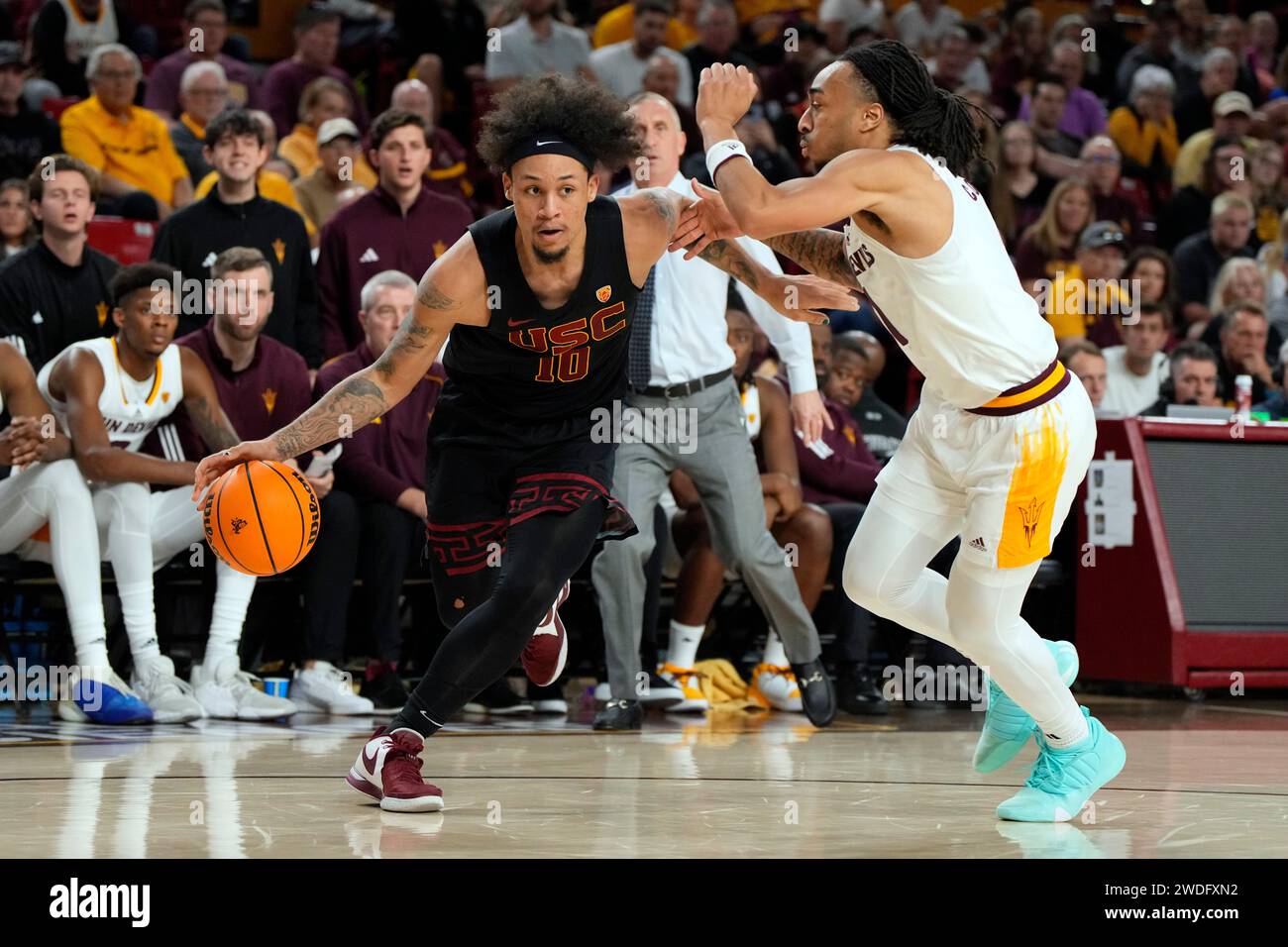 Southern California forward DJ Rodman (10) drives past Arizona State ...