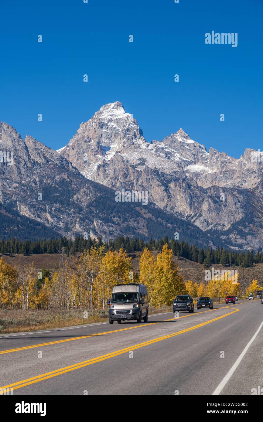 The Grand Tetons mountain peaks with fall foliage color in the Grand ...